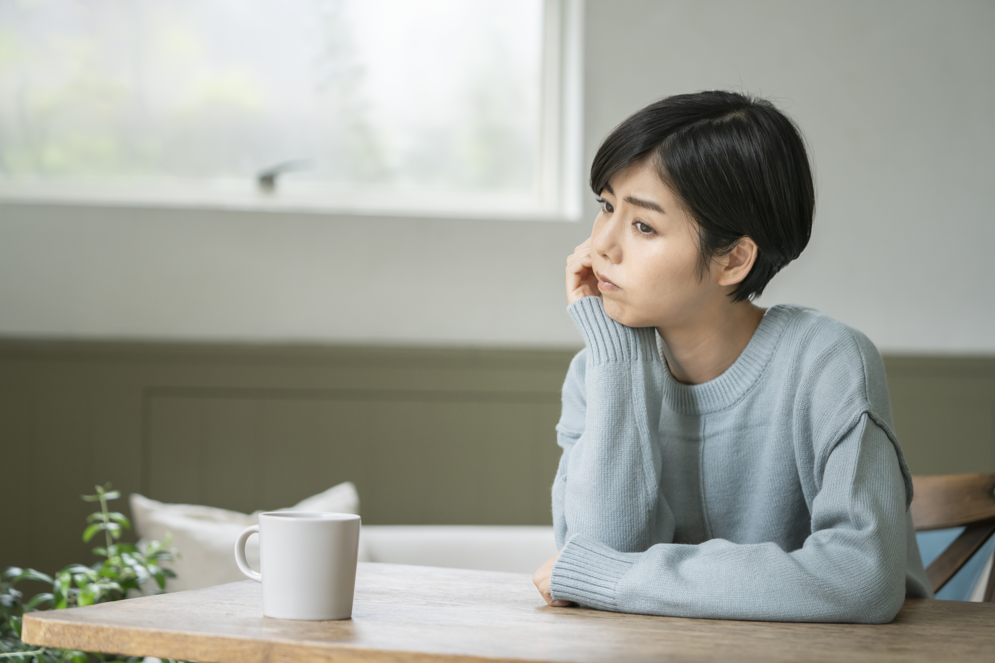 歯列矯正をしたら正中がずれてきた！仕方のないこと？治せるの？ | 新宿歯科・矯正歯科